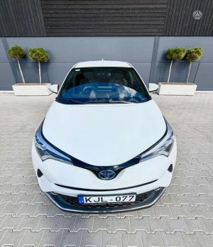 Белый Тойота C-HR 2018 в Шяуляй, объемом двигателя 1.80 л и пробегом 120 тыс. км за 22000 €, фото 5 на AUTOMOTO.COM.LV