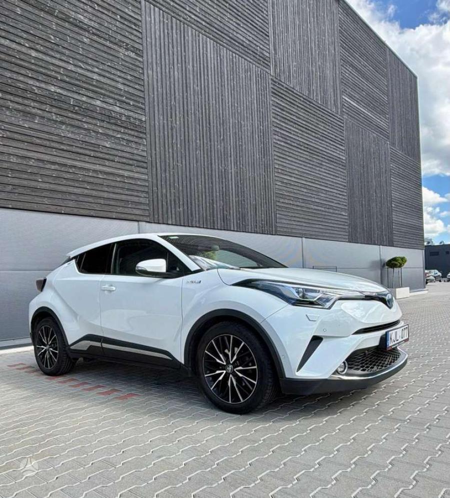 Белый Тойота C-HR 2018 в Шяуляй, объемом двигателя 1.80 л и пробегом 120 тыс. км за 22000 €, фото 6 на AUTOMOTO.COM.LV