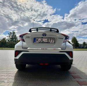 Белый Тойота C-HR 2018 в Шяуляй, объемом двигателя 1.80 л и пробегом 120 тыс. км за 22000 €, фото 8 на AUTOMOTO.COM.LV