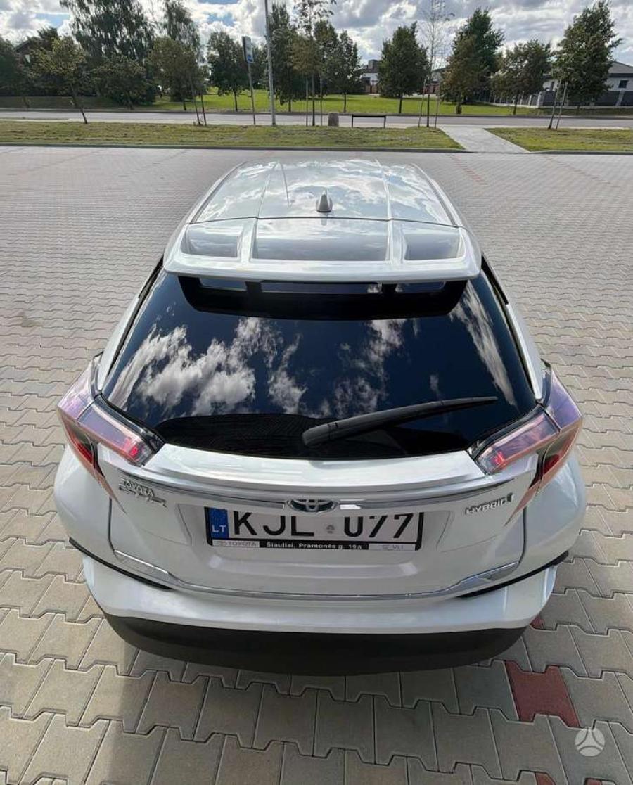Белый Тойота C-HR 2018 в Шяуляй, объемом двигателя 1.80 л и пробегом 120 тыс. км за 22000 €, фото 9 на AUTOMOTO.COM.LV