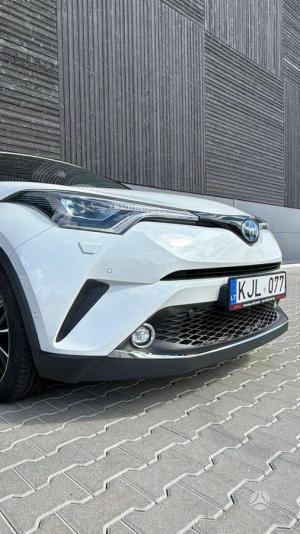 Белый Тойота C-HR 2018 в Шяуляй, объемом двигателя 1.80 л и пробегом 120 тыс. км за 22000 €, фото 11 на AUTOMOTO.COM.LV
