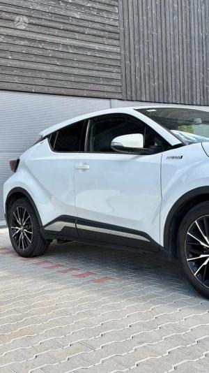 Белый Тойота C-HR 2018 в Шяуляй, объемом двигателя 1.80 л и пробегом 120 тыс. км за 22000 €, фото 12 на AUTOMOTO.COM.LV