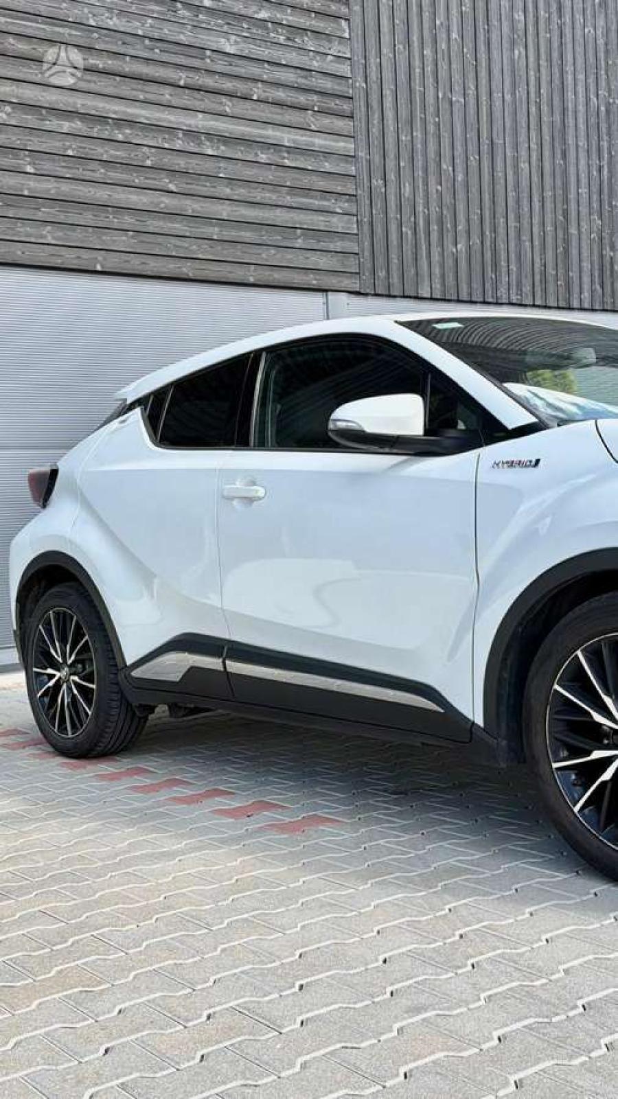 Белый Тойота C-HR 2018 в Шяуляй, объемом двигателя 1.80 л и пробегом 120 тыс. км за 22000 €, фото 12 на AUTOMOTO.COM.LV