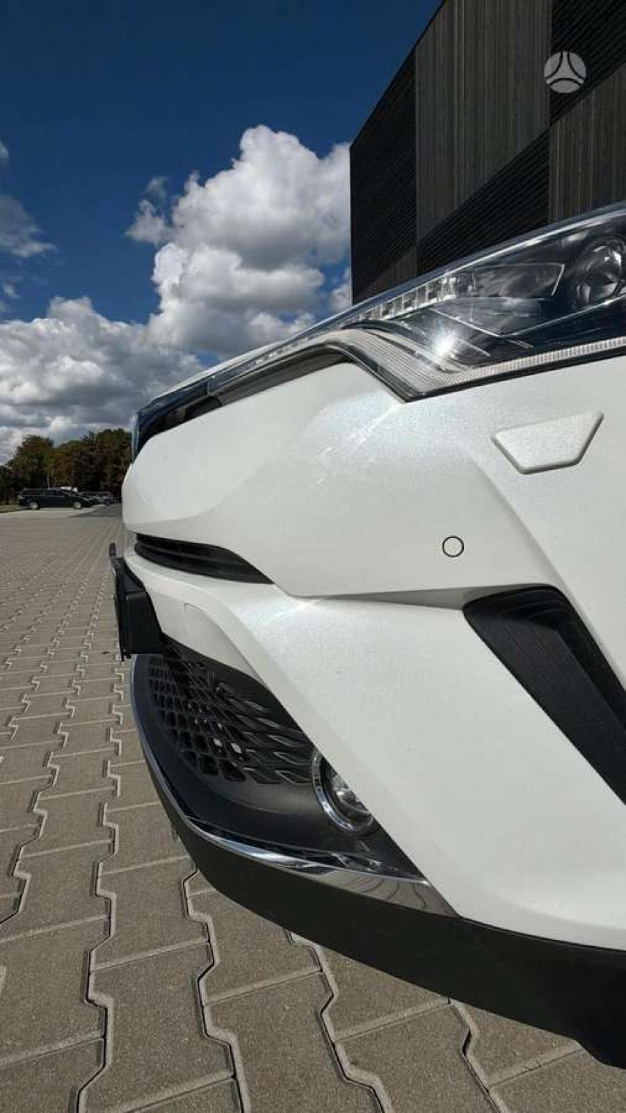 Белый Тойота C-HR 2018 в Шяуляй, объемом двигателя 1.80 л и пробегом 120 тыс. км за 22000 €, фото 13 на AUTOMOTO.COM.LV