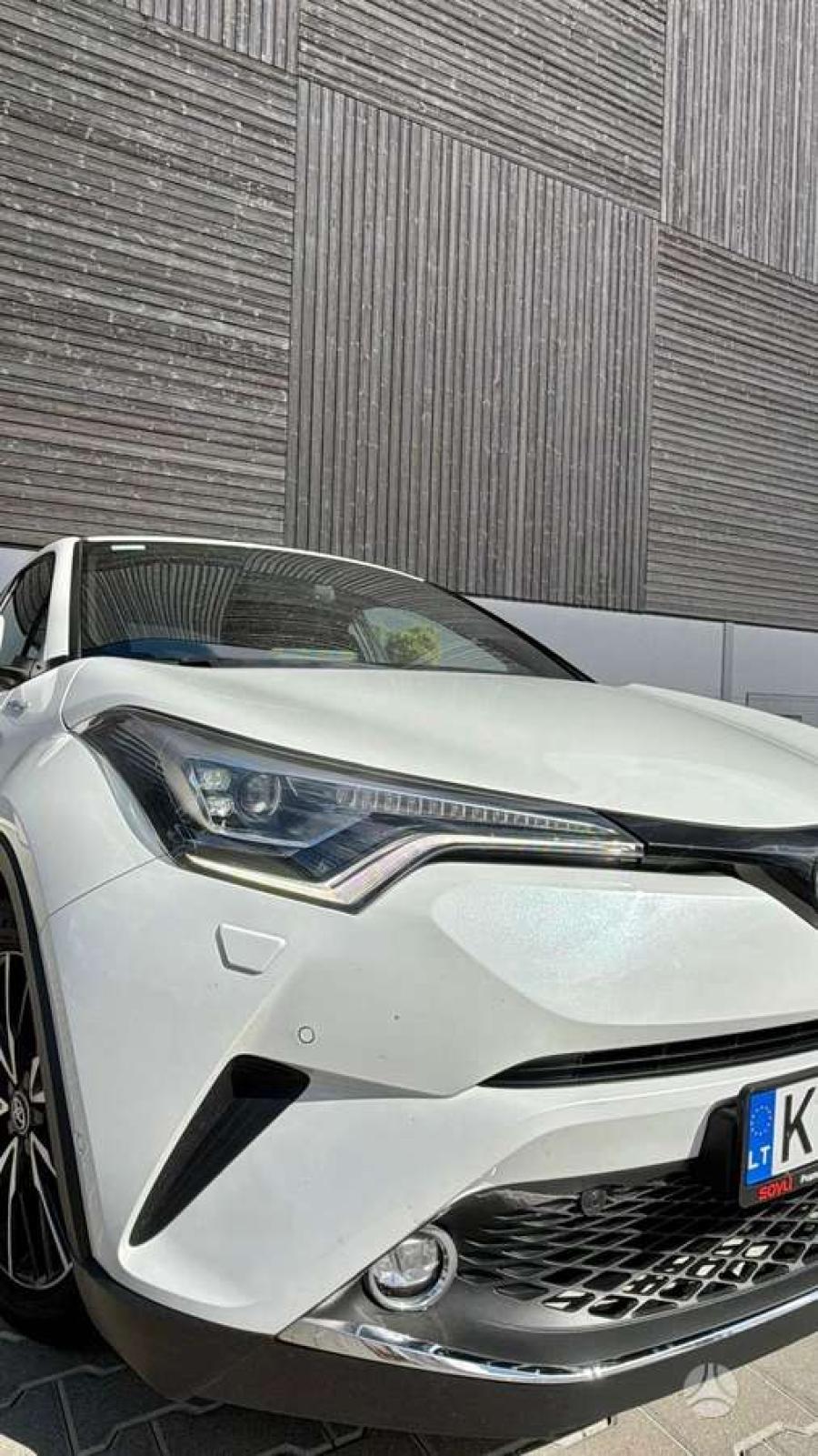 Белый Тойота C-HR 2018 в Шяуляй, объемом двигателя 1.80 л и пробегом 120 тыс. км за 22000 €, фото 14 на AUTOMOTO.COM.LV