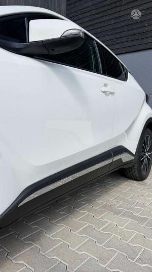 Белый Тойота C-HR 2018 в Шяуляй, объемом двигателя 1.80 л и пробегом 120 тыс. км за 22000 €, фото 15 на AUTOMOTO.COM.LV