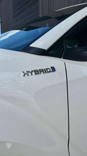 Белый Тойота C-HR 2018 в Шяуляй, объемом двигателя 1.80 л и пробегом 120 тыс. км за 22000 €, фото 16 на AUTOMOTO.COM.LV