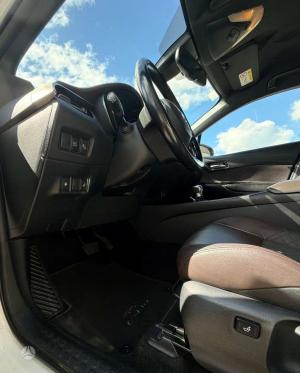 Белый Тойота C-HR 2018 в Шяуляй, объемом двигателя 1.80 л и пробегом 120 тыс. км за 22000 €, фото 18 на AUTOMOTO.COM.LV