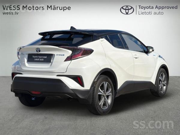 Toyota C-HR 2018 in Riga on AUTOMOTO.COM.LV White Toyota C-HR 2018 in Riga, with an engine capacity of 1.80 L and mileage of 109 thousand km for 17990 €, photo 3 on AUTOMOTO.COM.LV