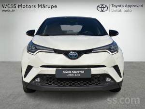 White Toyota C-HR 2018 in Riga, with an engine capacity of 1.80 L and mileage of 109 thousand km for 17990 €, photo 6 on AUTOMOTO.COM.LV