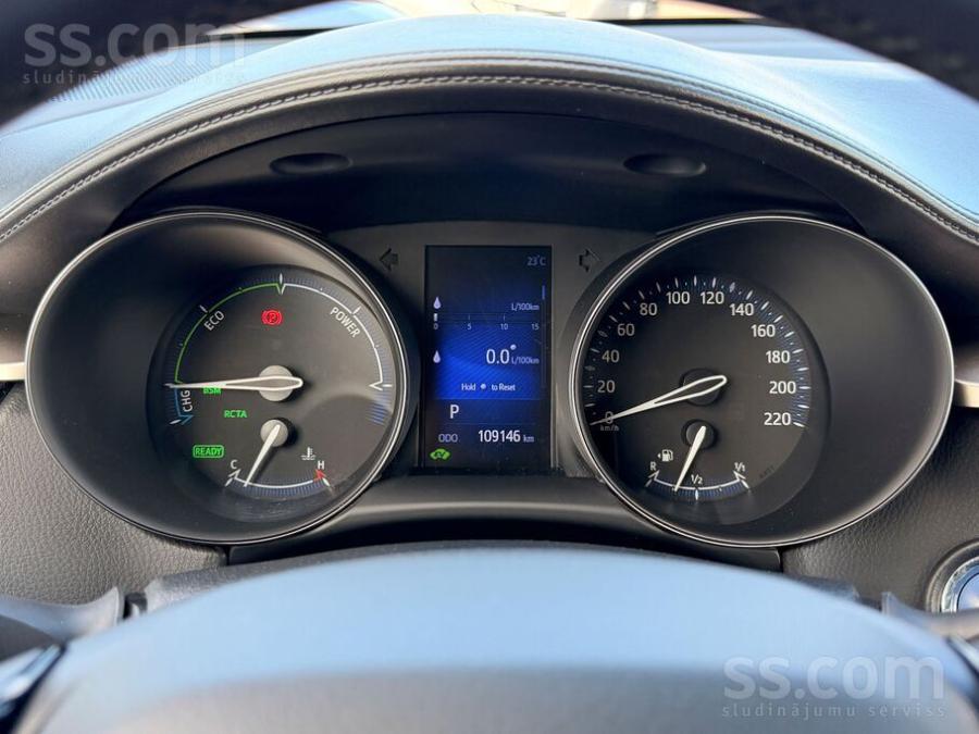 White Toyota C-HR 2018 in Riga, with an engine capacity of 1.80 L and mileage of 109 thousand km for 17990 €, photo 14 on AUTOMOTO.COM.LV