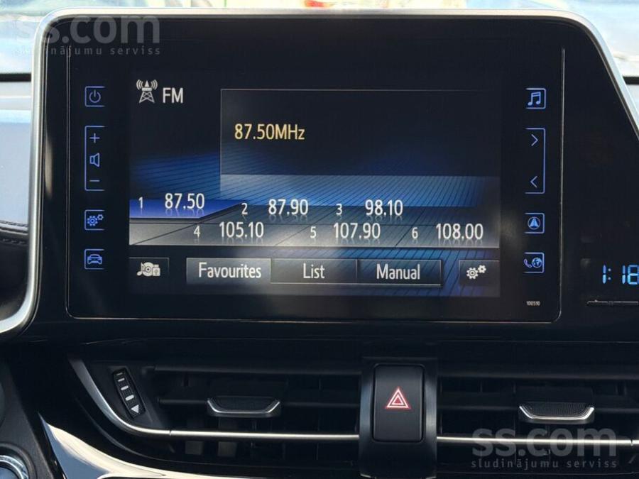 White Toyota C-HR 2018 in Riga, with an engine capacity of 1.80 L and mileage of 109 thousand km for 17990 €, photo 15 on AUTOMOTO.COM.LV