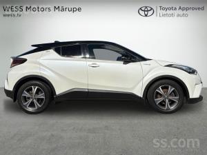 White Toyota C-HR 2018 in Riga, with an engine capacity of 1.80 L and mileage of 109 thousand km for 17990 €, photo 17 on AUTOMOTO.COM.LV