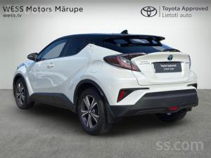 White Toyota C-HR 2018 in Riga, with an engine capacity of 1.80 L and mileage of 109 thousand km for 17990 €, photo 18 on AUTOMOTO.COM.LV