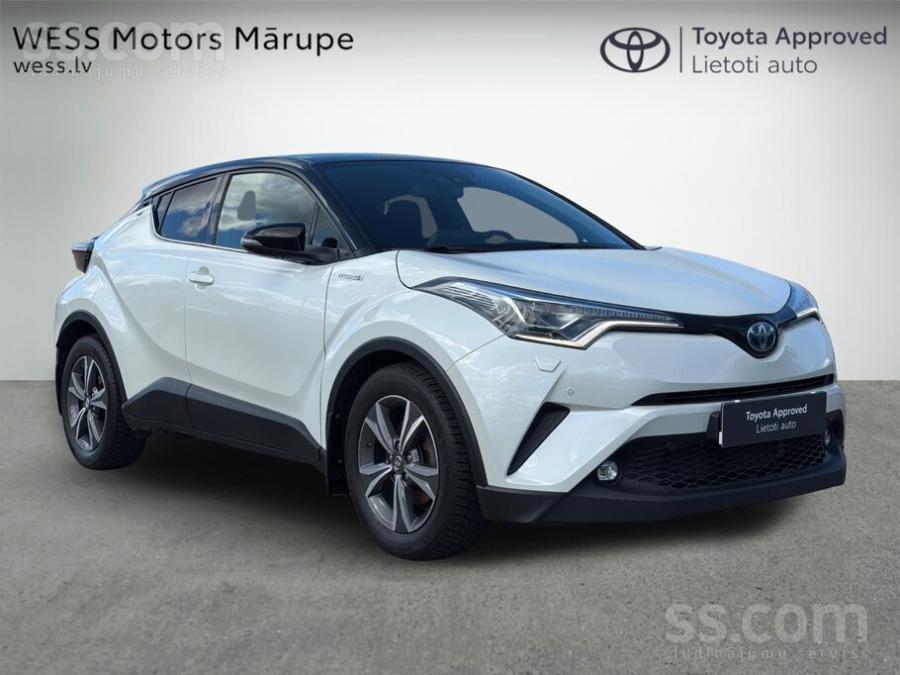 White Toyota C-HR 2018 in Riga, with an engine capacity of 1.80 L and mileage of 109 thousand km for 17990 €, photo 19 on AUTOMOTO.COM.LV