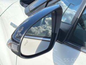 White Toyota C-HR 2018 in Riga, with an engine capacity of 1.80 L and mileage of 109 thousand km for 17990 €, photo 32 on AUTOMOTO.COM.LV