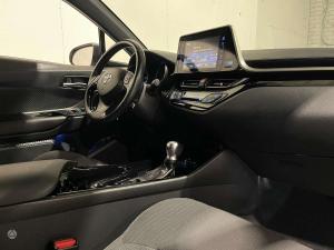 Balts Toyota C-HR 2018 Klaipėda, ar dzinēja tilpumu 1.80 L un nobraukumu 164 tūkst. km par 15500 €, foto 3 vietnē AUTOMOTO.COM.LV
