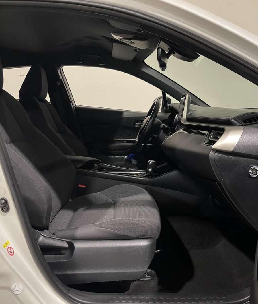 Balts Toyota C-HR 2018 Klaipėda, ar dzinēja tilpumu 1.80 L un nobraukumu 164 tūkst. km par 15500 €, foto 6 vietnē AUTOMOTO.COM.LV