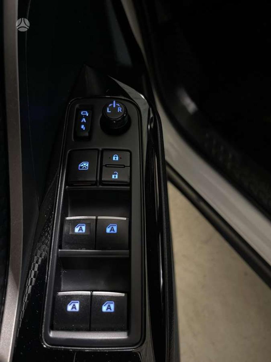 Balts Toyota C-HR 2018 Klaipėda, ar dzinēja tilpumu 1.80 L un nobraukumu 164 tūkst. km par 15500 €, foto 12 vietnē AUTOMOTO.COM.LV