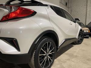 Balts Toyota C-HR 2018 Klaipėda, ar dzinēja tilpumu 1.80 L un nobraukumu 164 tūkst. km par 15500 €, foto 15 vietnē AUTOMOTO.COM.LV