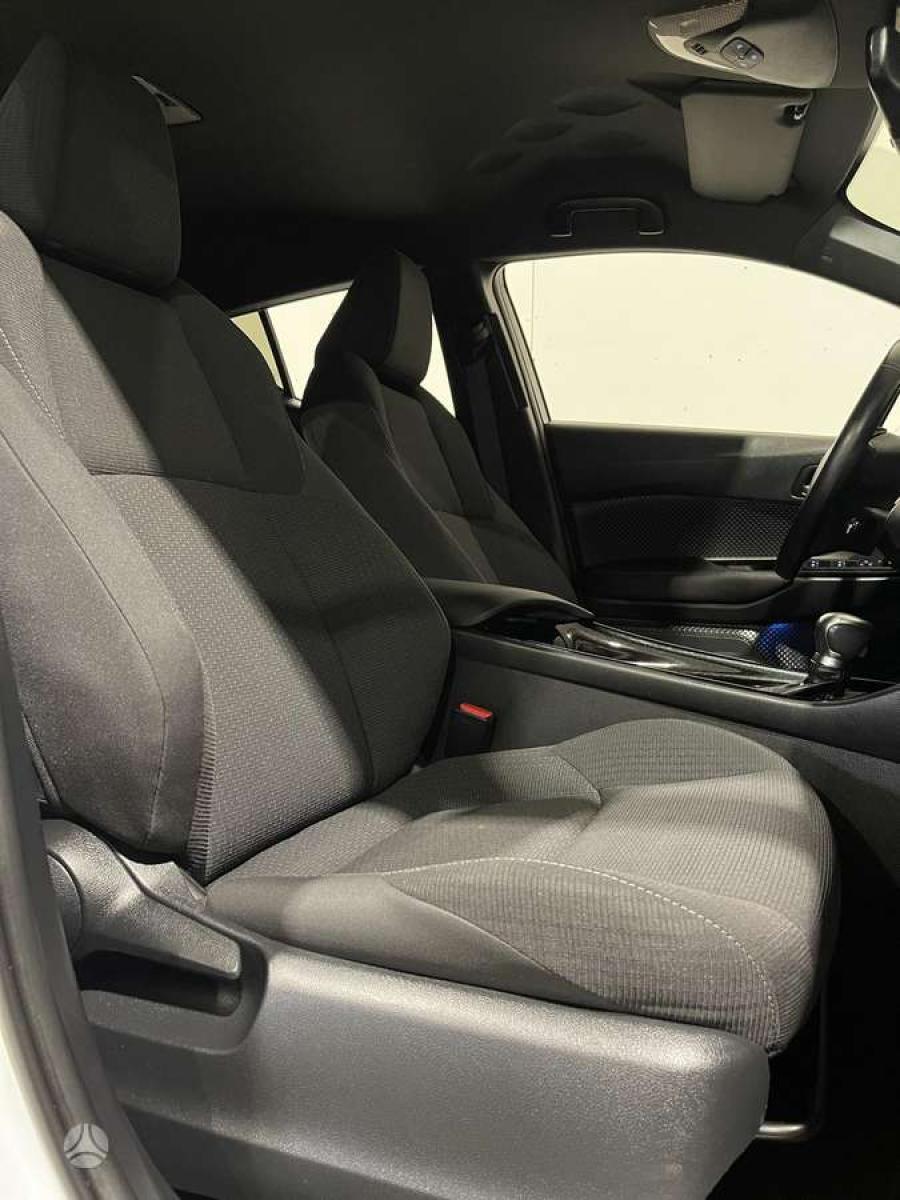 Balts Toyota C-HR 2018 Klaipėda, ar dzinēja tilpumu 1.80 L un nobraukumu 164 tūkst. km par 15500 €, foto 17 vietnē AUTOMOTO.COM.LV