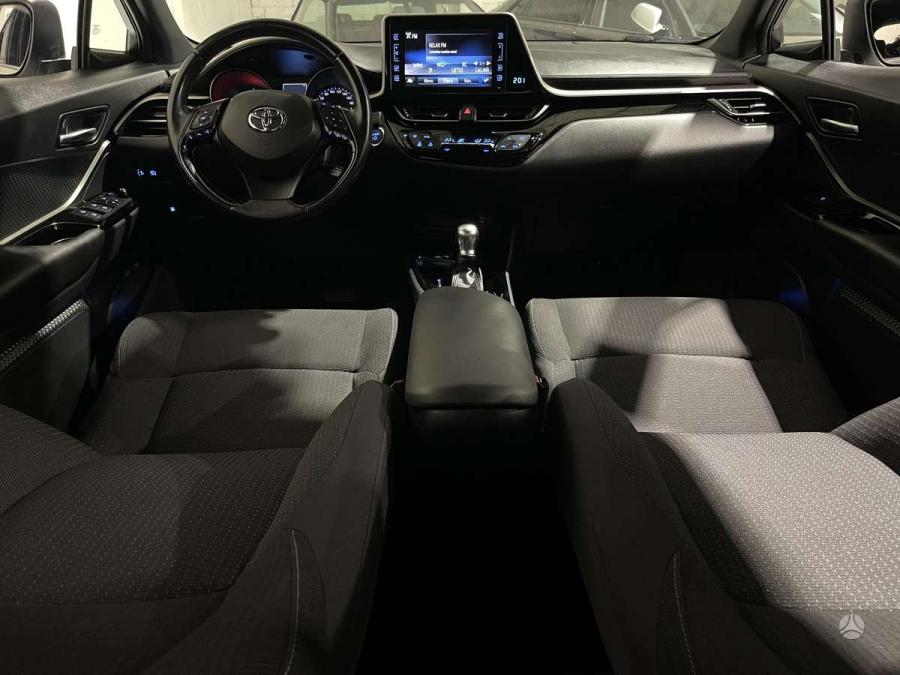 Balts Toyota C-HR 2018 Klaipėda, ar dzinēja tilpumu 1.80 L un nobraukumu 164 tūkst. km par 15500 €, foto 21 vietnē AUTOMOTO.COM.LV
