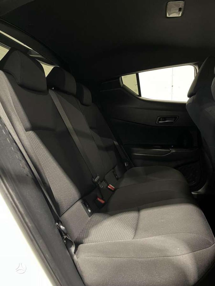 Balts Toyota C-HR 2018 Klaipėda, ar dzinēja tilpumu 1.80 L un nobraukumu 164 tūkst. km par 15500 €, foto 25 vietnē AUTOMOTO.COM.LV