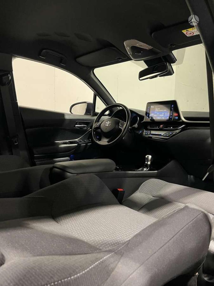 Balts Toyota C-HR 2018 Klaipėda, ar dzinēja tilpumu 1.80 L un nobraukumu 164 tūkst. km par 15500 €, foto 28 vietnē AUTOMOTO.COM.LV