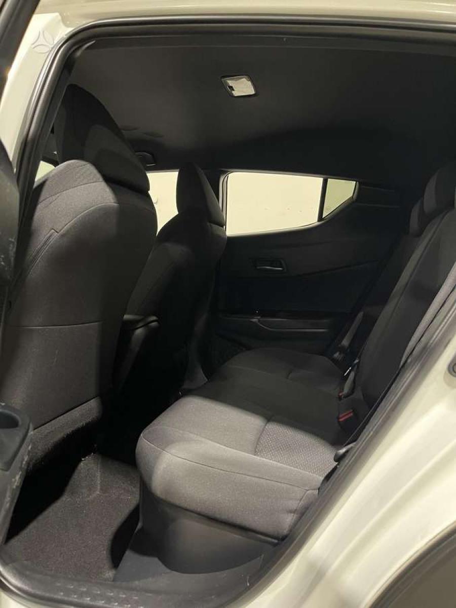 Balts Toyota C-HR 2018 Klaipėda, ar dzinēja tilpumu 1.80 L un nobraukumu 164 tūkst. km par 15500 €, foto 30 vietnē AUTOMOTO.COM.LV