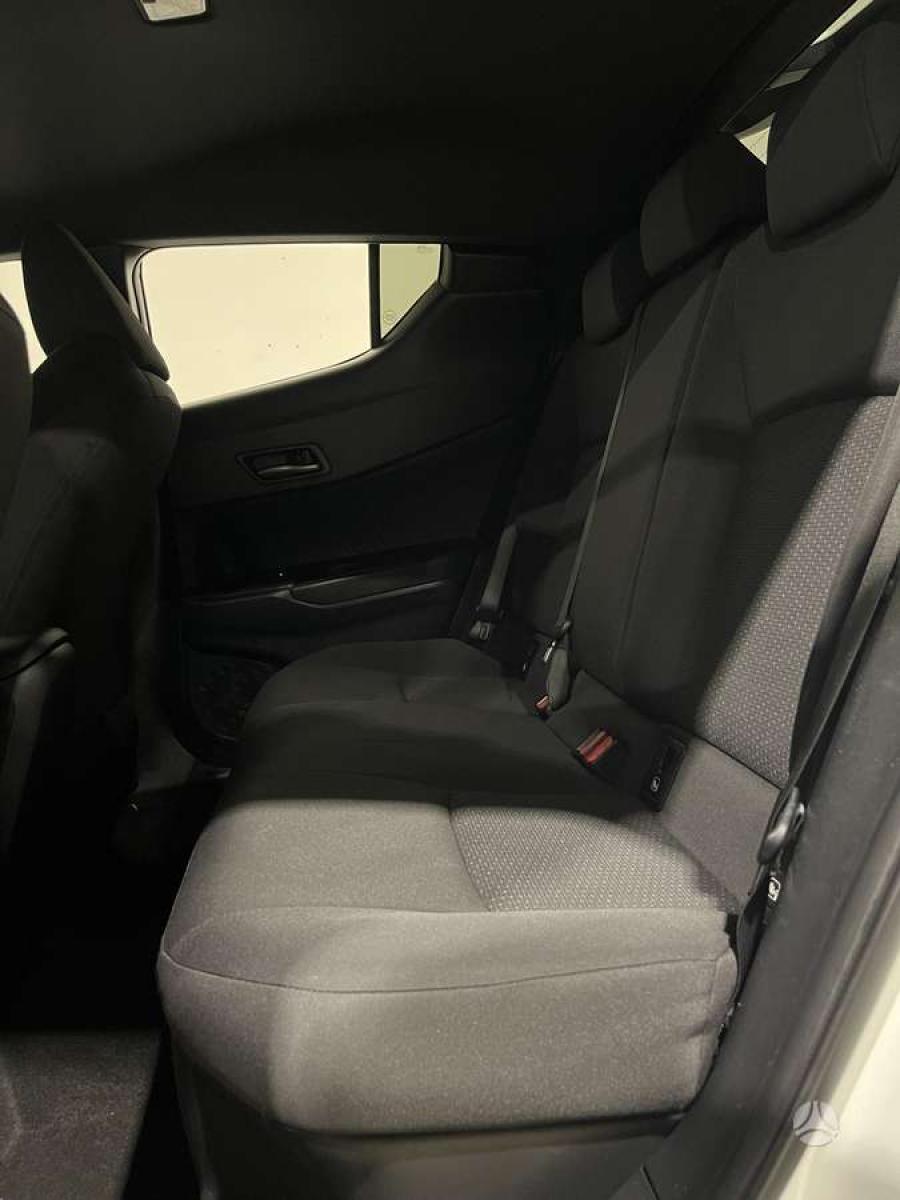 Balts Toyota C-HR 2018 Klaipėda, ar dzinēja tilpumu 1.80 L un nobraukumu 164 tūkst. km par 15500 €, foto 33 vietnē AUTOMOTO.COM.LV