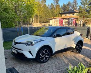 White Toyota C-HR 2019 in Riga, with an engine capacity of 1.80 L and mileage of 98 thousand km for 18500 €, photo 9 on AUTOMOTO.COM.LV