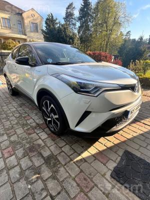 White Toyota C-HR 2019 in Riga, with an engine capacity of 1.80 L and mileage of 98 thousand km for 18500 €, photo 10 on AUTOMOTO.COM.LV