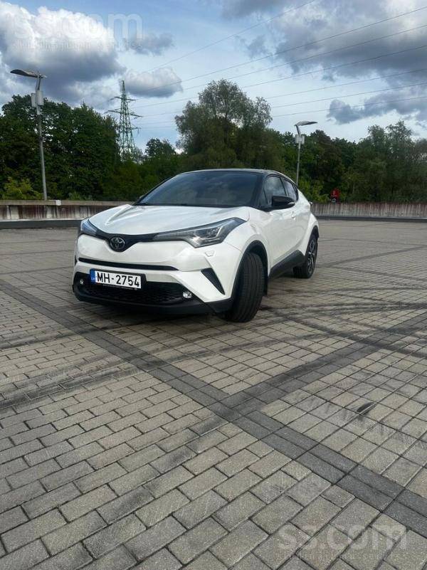 Белый Тойота C-HR 2019 в Рига, объемом двигателя 1.20 л и пробегом 61 тыс. км за 21500 €, фото 1 на AUTOMOTO.COM.LV