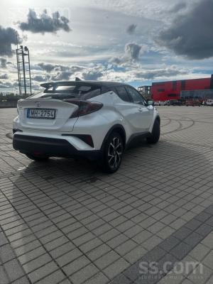 Balts Toyota C-HR 2019 Rīga, ar dzinēja tilpumu 1.20 L un nobraukumu 61 tūkst. km par 21500 €, foto 2 vietnē AUTOMOTO.COM.LV