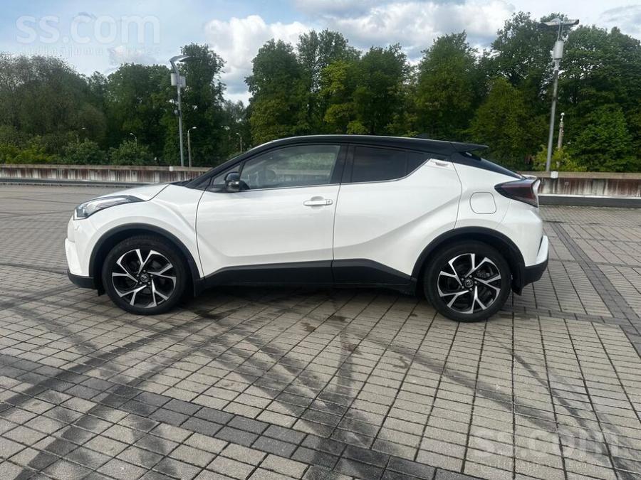 Balts Toyota C-HR 2019 Rīga, ar dzinēja tilpumu 1.20 L un nobraukumu 61 tūkst. km par 21500 €, foto 3 vietnē AUTOMOTO.COM.LV