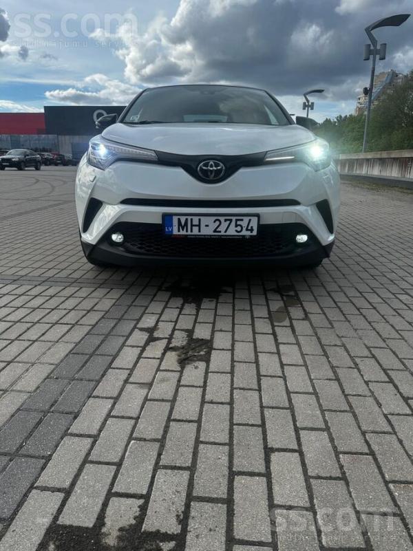 Белый Тойота C-HR 2019 в Рига, объемом двигателя 1.20 л и пробегом 61 тыс. км за 21500 €, фото 7 на AUTOMOTO.COM.LV
