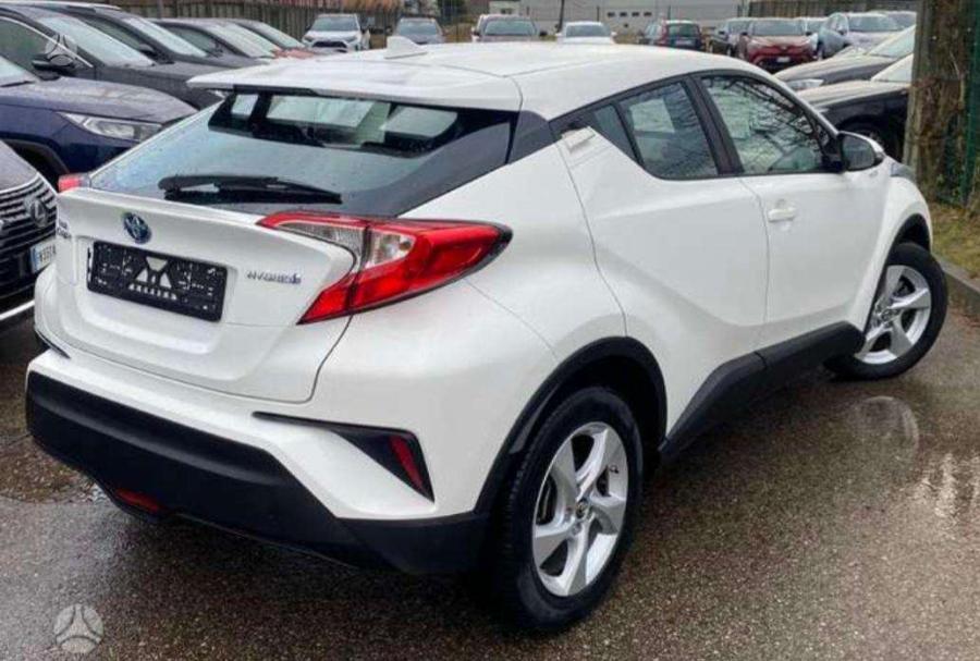Balts Toyota C-HR 2019 Viļņa, ar dzinēja tilpumu 1.80 L un nobraukumu 215 tūkst. km par 13800 €, foto 4 vietnē AUTOMOTO.COM.LV