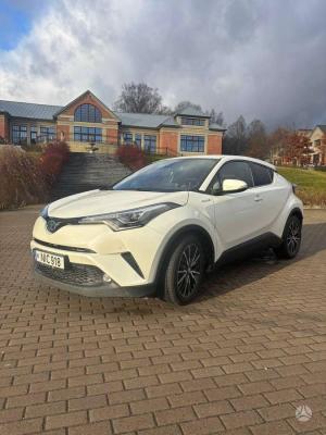 White Toyota C-HR 2019 in Vilnius, with an engine capacity of 1.80 L and mileage of 124 thousand km for 18950 €, photo  on AUTOMOTO.COM.LV