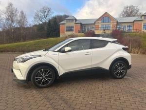 White Toyota C-HR 2019 in Vilnius, with an engine capacity of 1.80 L and mileage of 124 thousand km for 18950 €, photo 2 on AUTOMOTO.COM.LV