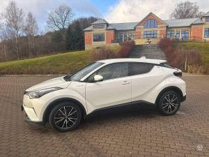 White Toyota C-HR 2019 in Vilnius, with an engine capacity of 1.80 L and mileage of 124 thousand km for 18950 €, photo 3 on AUTOMOTO.COM.LV