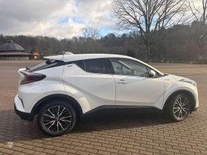 White Toyota C-HR 2019 in Vilnius, with an engine capacity of 1.80 L and mileage of 124 thousand km for 18950 €, photo 8 on AUTOMOTO.COM.LV