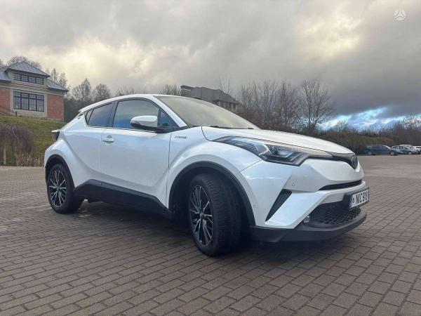 Balts Toyota C-HR 2019 Viļņa, ar dzinēja tilpumu 1.80 L un nobraukumu 124 tūkst. km par 18950 €, foto 9 vietnē AUTOMOTO.COM.LV