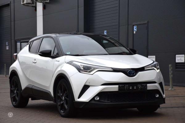 White Toyota C-HR 2019 in Vilnius, with an engine capacity of 1.80 L and mileage of 93 thousand km for 17800 €, photo 3 on AUTOMOTO.COM.LV