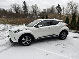 White Toyota C-HR 2019 in Riga, with an engine capacity of 1.80 L and mileage of 121 thousand km for 17250 €, photo 4 on AUTOMOTO.COM.LV