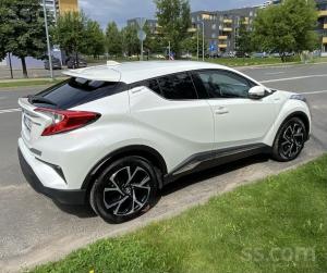 White Toyota C-HR 2019 in Riga, with an engine capacity of 1.80 L and mileage of 121 thousand km for 17250 €, photo 20 on AUTOMOTO.COM.LV