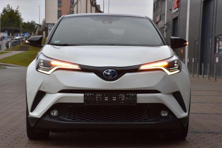 Белый Тойота C-HR 2019 в Вильнюс, объемом двигателя 1.80 л и пробегом 94 тыс. км за 17600 €, фото 1 на AUTOMOTO.COM.LV