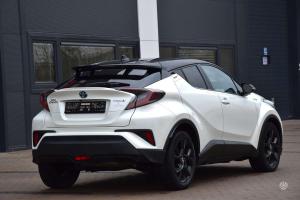 Белый Тойота C-HR 2019 в Вильнюс, объемом двигателя 1.80 л и пробегом 94 тыс. км за 17600 €, фото 7 на AUTOMOTO.COM.LV