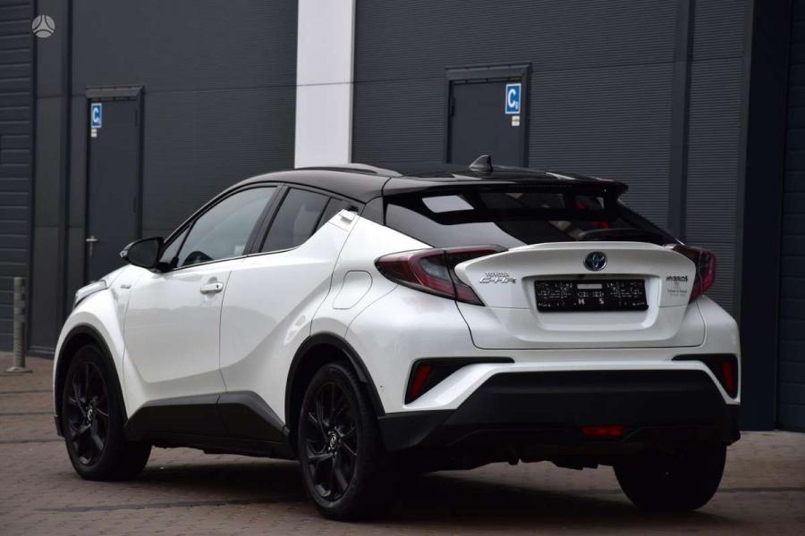 Белый Тойота C-HR 2019 в Вильнюс, объемом двигателя 1.80 л и пробегом 94 тыс. км за 17600 €, фото 29 на AUTOMOTO.COM.LV