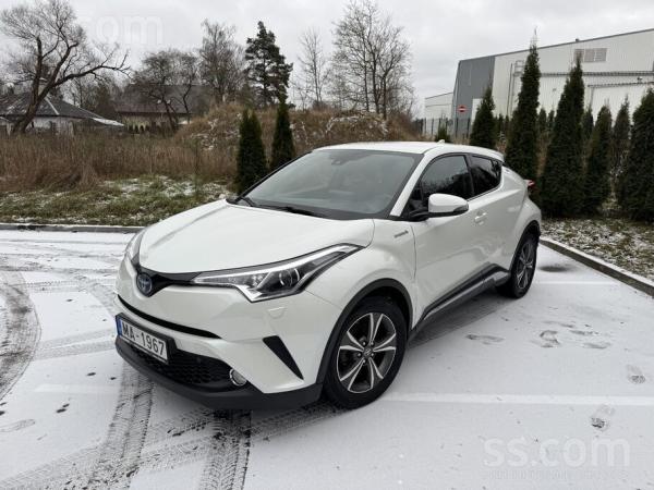 Белый Тойота C-HR 2019 в Рига, объемом двигателя 1.80 л и пробегом 121 тыс. км за 16700 €, фото 1 на AUTOMOTO.COM.LV