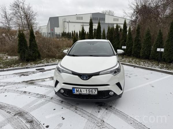 Белый Тойота C-HR 2019 в Рига, объемом двигателя 1.80 л и пробегом 121 тыс. км за 16700 €, фото 2 на AUTOMOTO.COM.LV